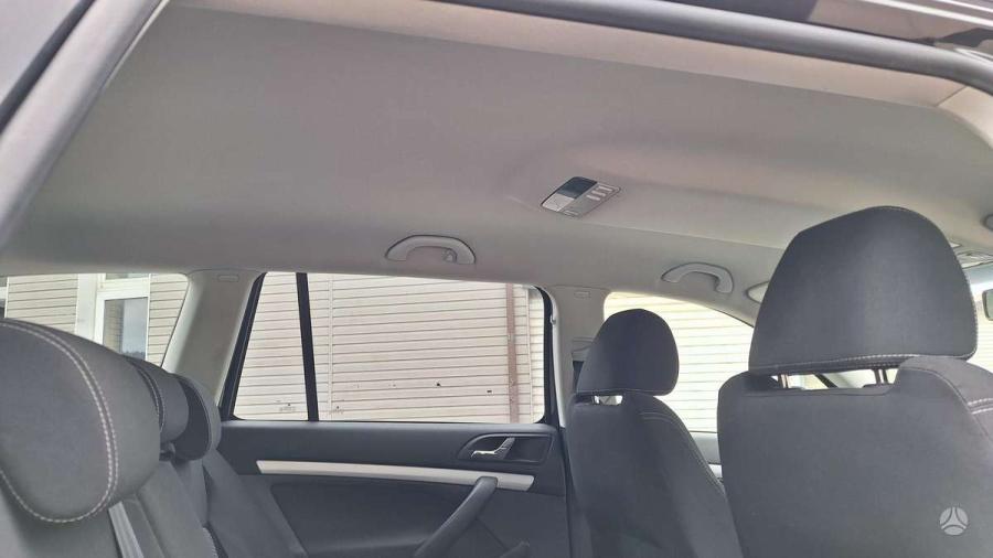 Melns Skoda Octavia 2009 Viļņa, ar dzinēja tilpumu 1.97 L un nobraukumu 285 tūkst. km par 3500 €, foto 25 vietnē AUTOMOTO.COM.LV
