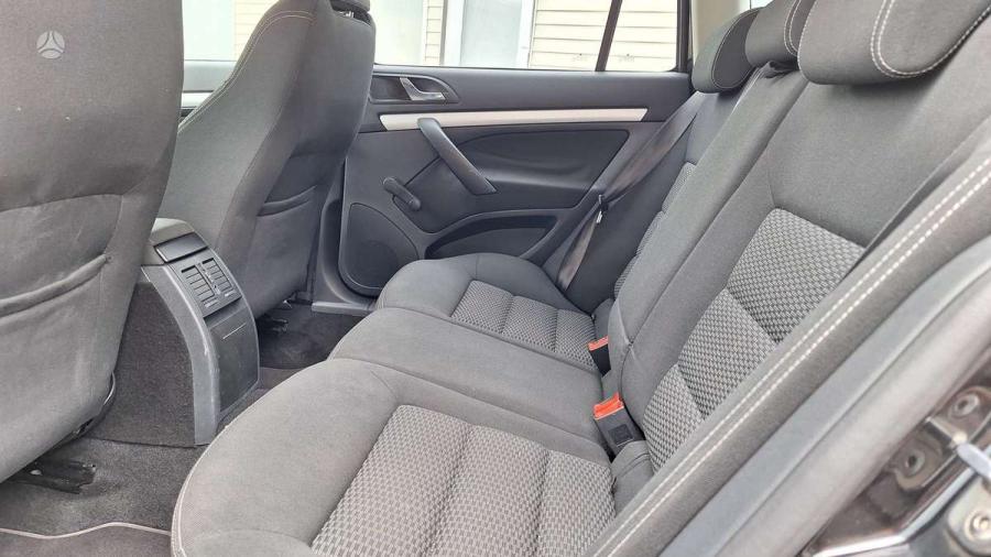 Melns Skoda Octavia 2009 Viļņa, ar dzinēja tilpumu 1.97 L un nobraukumu 285 tūkst. km par 3500 €, foto 27 vietnē AUTOMOTO.COM.LV