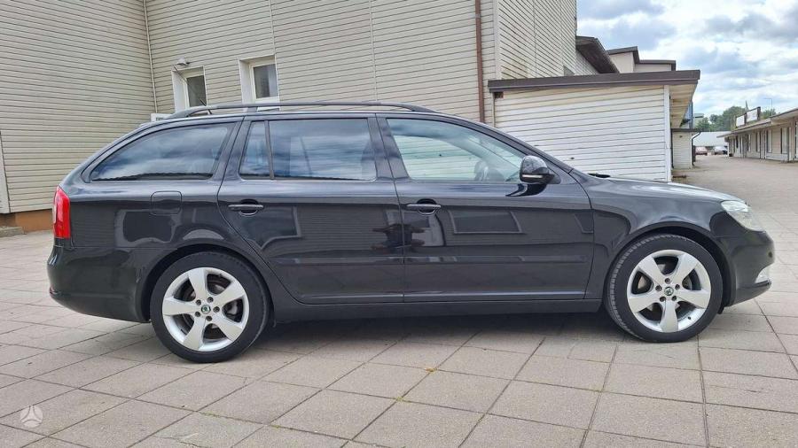 Melns Skoda Octavia 2009 Viļņa, ar dzinēja tilpumu 1.97 L un nobraukumu 285 tūkst. km par 3500 €, foto 35 vietnē AUTOMOTO.COM.LV