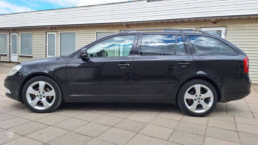 Melns Skoda Octavia 2009 Viļņa, ar dzinēja tilpumu 1.97 L un nobraukumu 285 tūkst. km par 3500 €, foto 39 vietnē AUTOMOTO.COM.LV
