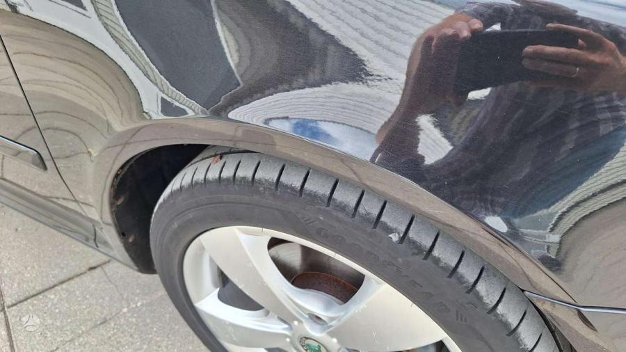 Melns Skoda Octavia 2009 Viļņa, ar dzinēja tilpumu 1.97 L un nobraukumu 285 tūkst. km par 3500 €, foto 42 vietnē AUTOMOTO.COM.LV