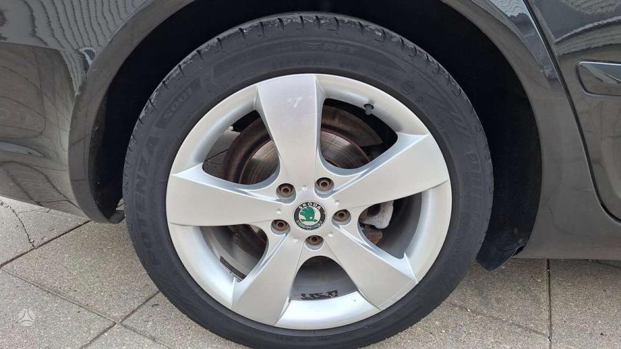 Melns Skoda Octavia 2009 Viļņa, ar dzinēja tilpumu 1.97 L un nobraukumu 285 tūkst. km par 3500 €, foto 46 vietnē AUTOMOTO.COM.LV