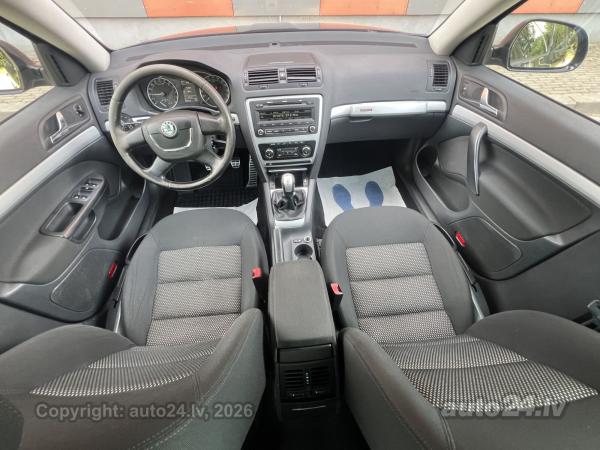 Black Skoda Octavia 2009 in Tallinn, with an engine capacity of 2.00 L and mileage of 388 thousand km for 3599 €, photo 5 on AUTOMOTO.COM.LV