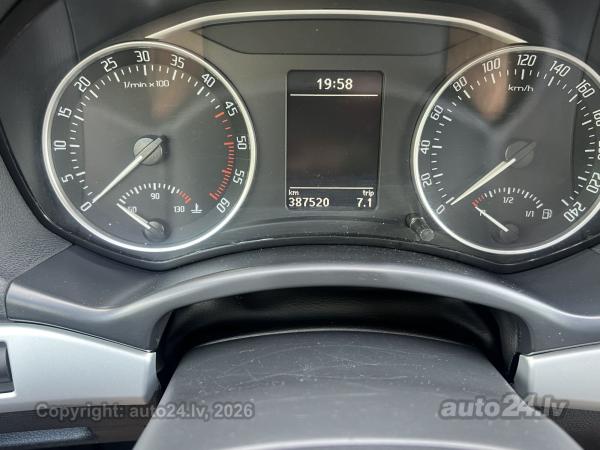 Black Skoda Octavia 2009 in Tallinn, with an engine capacity of 2.00 L and mileage of 388 thousand km for 3599 €, photo 7 on AUTOMOTO.COM.LV