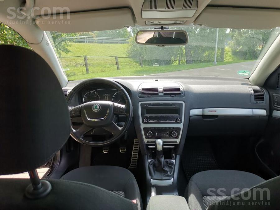 Black Skoda Octavia 2009 in Talsi, with an engine capacity of 1.80 L and mileage of 231 thousand km for 3250 €, photo 5 on AUTOMOTO.COM.LV