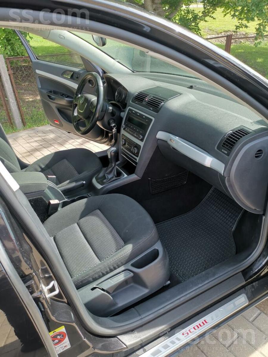 Black Skoda Octavia 2009 in Talsi, with an engine capacity of 1.80 L and mileage of 231 thousand km for 3250 €, photo 7 on AUTOMOTO.COM.LV