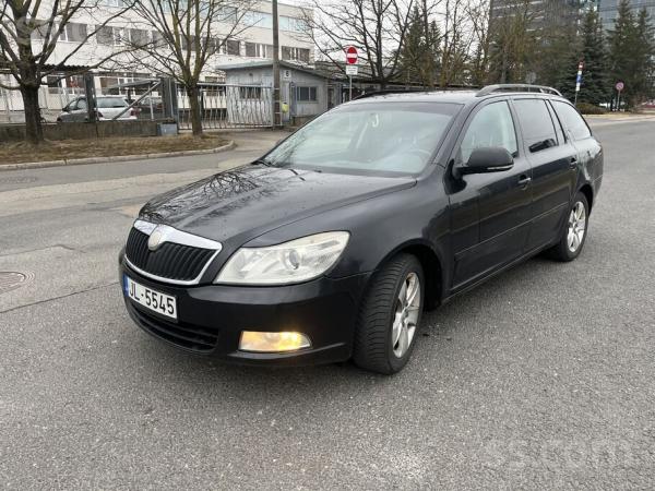 Black Skoda Octavia 2009 in Daugavpils, with an engine capacity of 1.60 L and mileage of 299 thousand km for 2200 €, photo 1 on AUTOMOTO.COM.LV