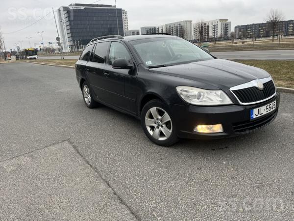 Black Skoda Octavia 2009 in Daugavpils, with an engine capacity of 1.60 L and mileage of 299 thousand km for 2200 €, photo 3 on AUTOMOTO.COM.LV