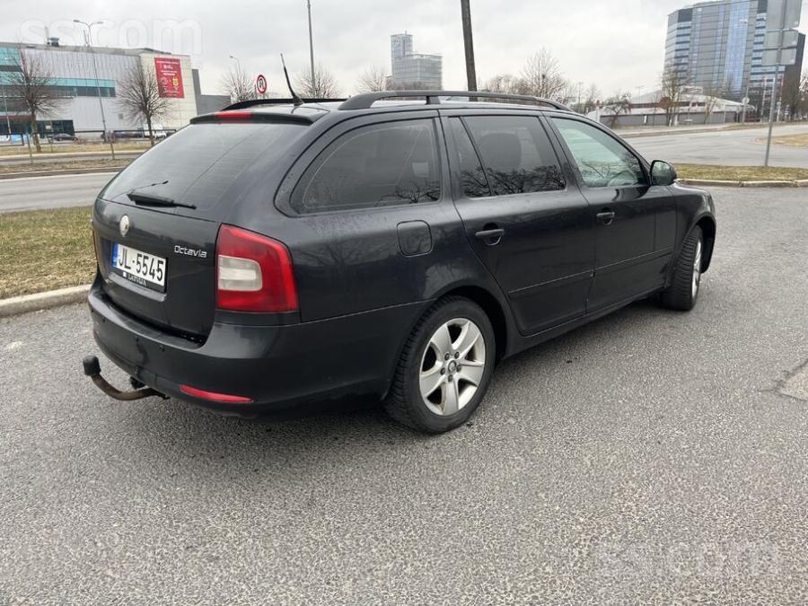 Melns Skoda Octavia 2009 Daugavpils, ar dzinēja tilpumu 1.60 L un nobraukumu 299 tūkst. km par 2200 €, foto 4 vietnē AUTOMOTO.COM.LV