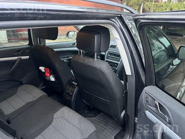 Black Skoda Octavia 2009 in Daugavpils, with an engine capacity of 1.60 L and mileage of 299 thousand km for 2200 €, photo 6 on AUTOMOTO.COM.LV