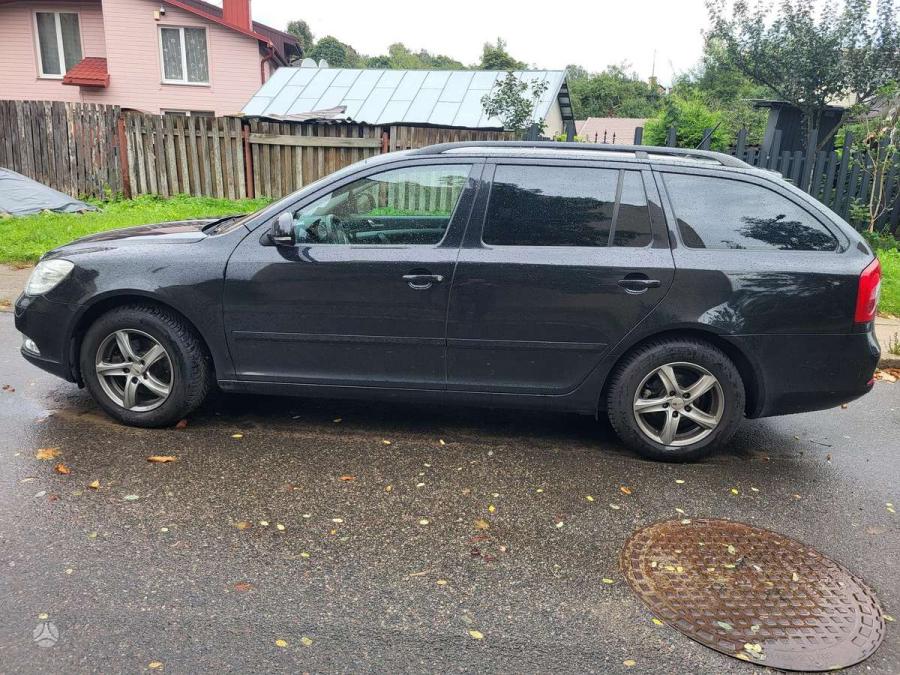 Melns Skoda Octavia 2009 Viļņa, ar dzinēja tilpumu 1.60 L un nobraukumu 193 tūkst. km par 4500 €, foto 5 vietnē AUTOMOTO.COM.LV
