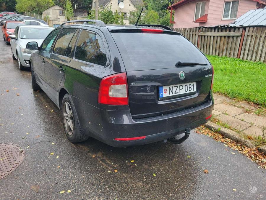 Melns Skoda Octavia 2009 Viļņa, ar dzinēja tilpumu 1.60 L un nobraukumu 193 tūkst. km par 4500 €, foto 6 vietnē AUTOMOTO.COM.LV