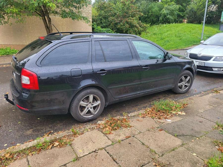 Melns Skoda Octavia 2009 Viļņa, ar dzinēja tilpumu 1.60 L un nobraukumu 193 tūkst. km par 4500 €, foto 8 vietnē AUTOMOTO.COM.LV