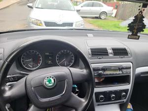 Melns Skoda Octavia 2009 Viļņa, ar dzinēja tilpumu 1.60 L un nobraukumu 193 tūkst. km par 4500 €, foto 15 vietnē AUTOMOTO.COM.LV