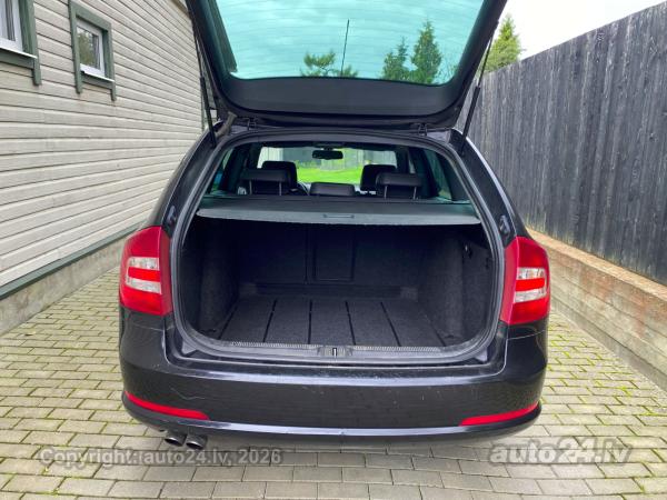 Black Skoda Octavia 2009 in Tallinn, with an engine capacity of 2.00 L and mileage of 280 thousand km for 3990 €, photo 8 on AUTOMOTO.COM.LV