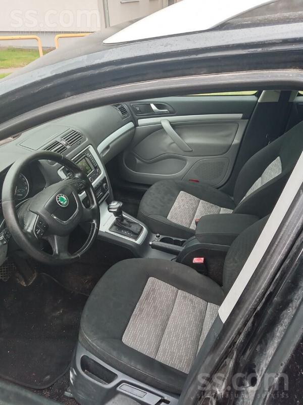 Melns Skoda Octavia 2009 Valmiera, ar dzinēja tilpumu 2.00 L un nobraukumu 398 tūkst. km par 900 €, foto 6 vietnē AUTOMOTO.COM.LV