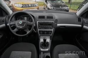 Black Skoda Octavia 2009 in Riga, with an engine capacity of 1.80 L and mileage of 143 thousand km for 4990 €, photo 9 on AUTOMOTO.COM.LV