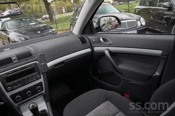 Black Skoda Octavia 2009 in Riga, with an engine capacity of 1.80 L and mileage of 143 thousand km for 4990 €, photo 10 on AUTOMOTO.COM.LV