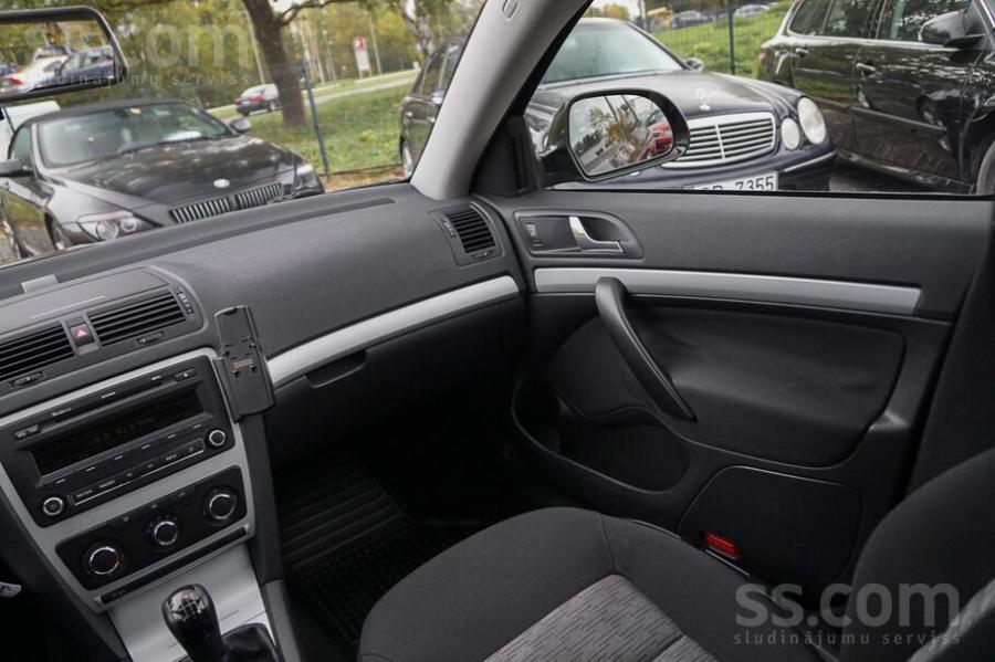 Black Skoda Octavia 2009 in Riga, with an engine capacity of 1.80 L and mileage of 143 thousand km for 4990 €, photo 10 on AUTOMOTO.COM.LV