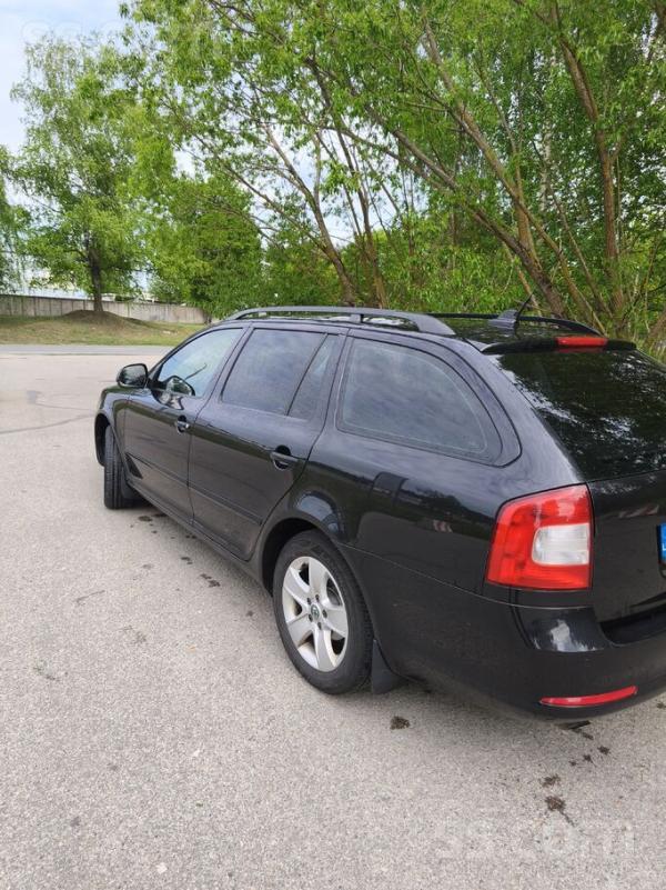 Black Skoda Octavia 2009 in Riga, with an engine capacity of 1.60 L and mileage of 312 thousand km for 2700 €, photo 6 on AUTOMOTO.COM.LV