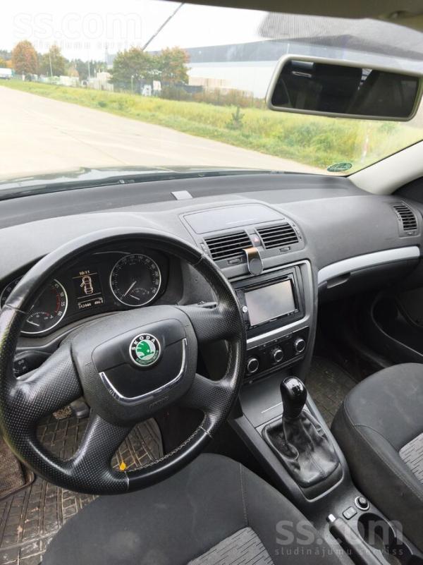 Black Skoda Octavia 2009 in Riga, with an engine capacity of 1.60 L and mileage of 312 thousand km for 2700 €, photo 9 on AUTOMOTO.COM.LV