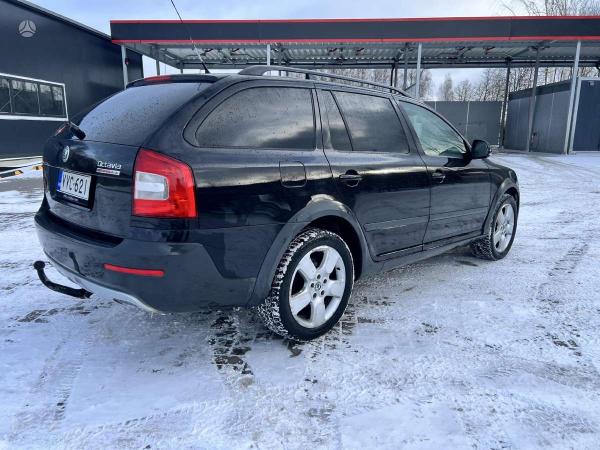 Melns Skoda Octavia 2010 Marijampole, ar dzinēja tilpumu 2.00 L un nobraukumu 303 tūkst. km par 3900 €, foto 2 vietnē AUTOMOTO.COM.LV