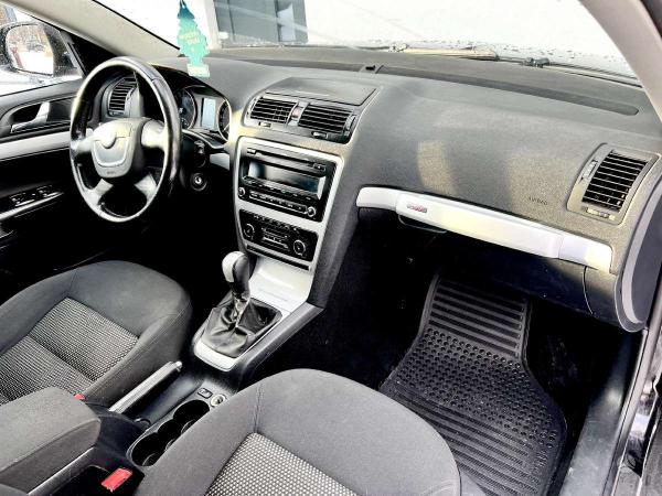 Melns Skoda Octavia 2010 Marijampole, ar dzinēja tilpumu 2.00 L un nobraukumu 303 tūkst. km par 3900 €, foto 9 vietnē AUTOMOTO.COM.LV