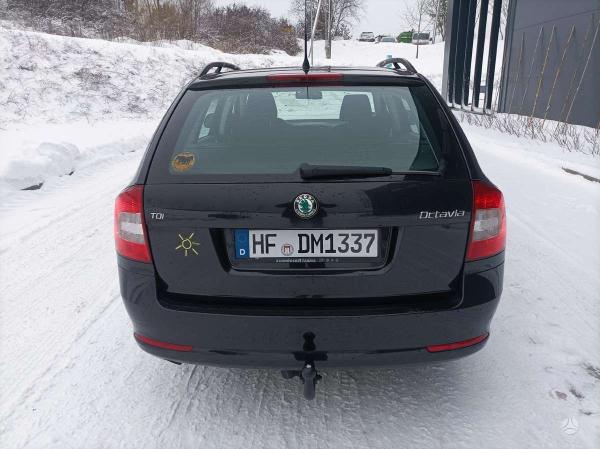 Black Skoda Octavia 2010 in Vilnius, with an engine capacity of 1.90 L and mileage of 260 thousand km for 3950 €, photo 4 on AUTOMOTO.COM.LV