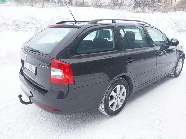Black Skoda Octavia 2010 in Vilnius, with an engine capacity of 1.90 L and mileage of 260 thousand km for 3950 €, photo 5 on AUTOMOTO.COM.LV