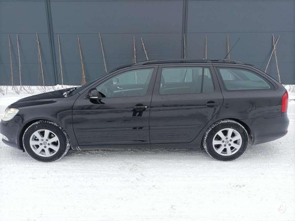 Black Skoda Octavia 2010 in Vilnius, with an engine capacity of 1.90 L and mileage of 260 thousand km for 3950 €, photo 8 on AUTOMOTO.COM.LV