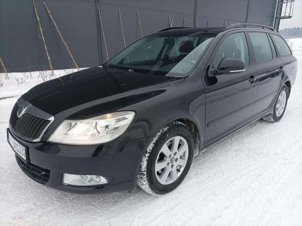 Black Skoda Octavia 2010 in Vilnius, with an engine capacity of 1.60 L and mileage of 260 thousand km for 3950 €, photo 3 on AUTOMOTO.COM.LV