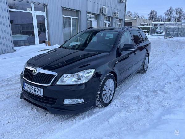 Black Skoda Octavia 2010 in Kaunas, with an engine capacity of 1.80 L and mileage of 199 thousand km for 4100 €, photo 1 on AUTOMOTO.COM.LV