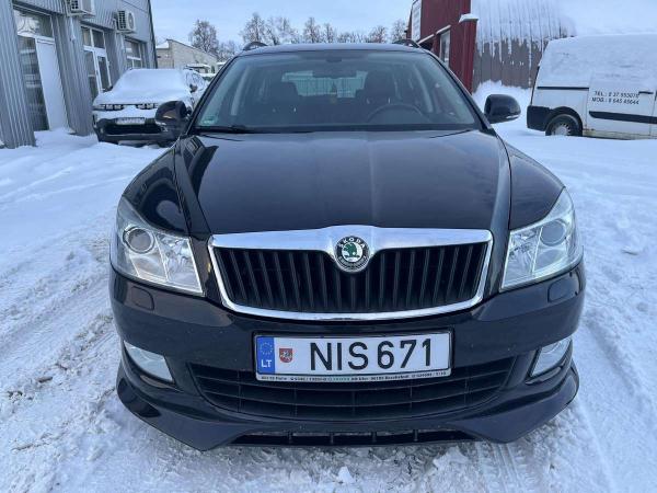 Black Skoda Octavia 2010 in Kaunas, with an engine capacity of 1.80 L and mileage of 199 thousand km for 4100 €, photo 3 on AUTOMOTO.COM.LV