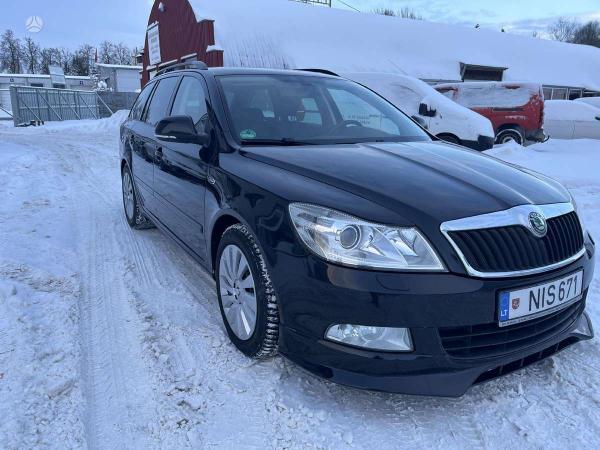 Black Skoda Octavia 2010 in Kaunas, with an engine capacity of 1.80 L and mileage of 199 thousand km for 4100 €, photo 4 on AUTOMOTO.COM.LV