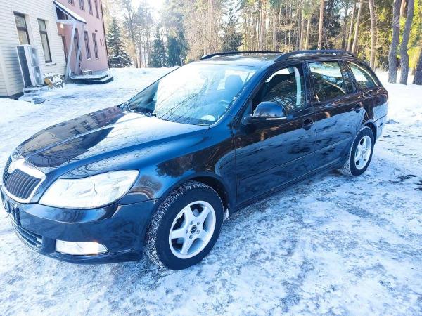 Melns Skoda Octavia 2010 Utena, ar dzinēja tilpumu 1.60 L un nobraukumu 268 tūkst. km par 3300 €, foto 4 vietnē AUTOMOTO.COM.LV