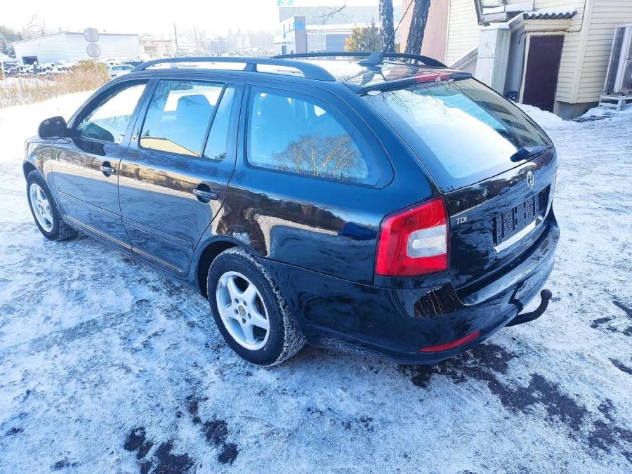 Melns Skoda Octavia 2010 Utena, ar dzinēja tilpumu 1.60 L un nobraukumu 268 tūkst. km par 3300 €, foto 11 vietnē AUTOMOTO.COM.LV