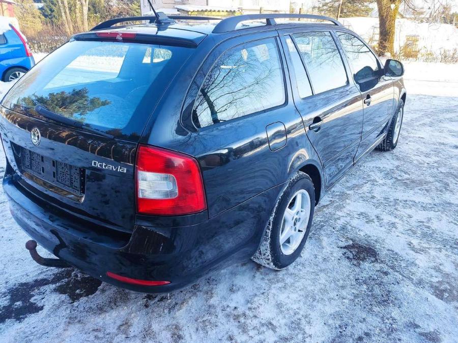 Melns Skoda Octavia 2010 Utena, ar dzinēja tilpumu 1.60 L un nobraukumu 268 tūkst. km par 3300 €, foto 12 vietnē AUTOMOTO.COM.LV