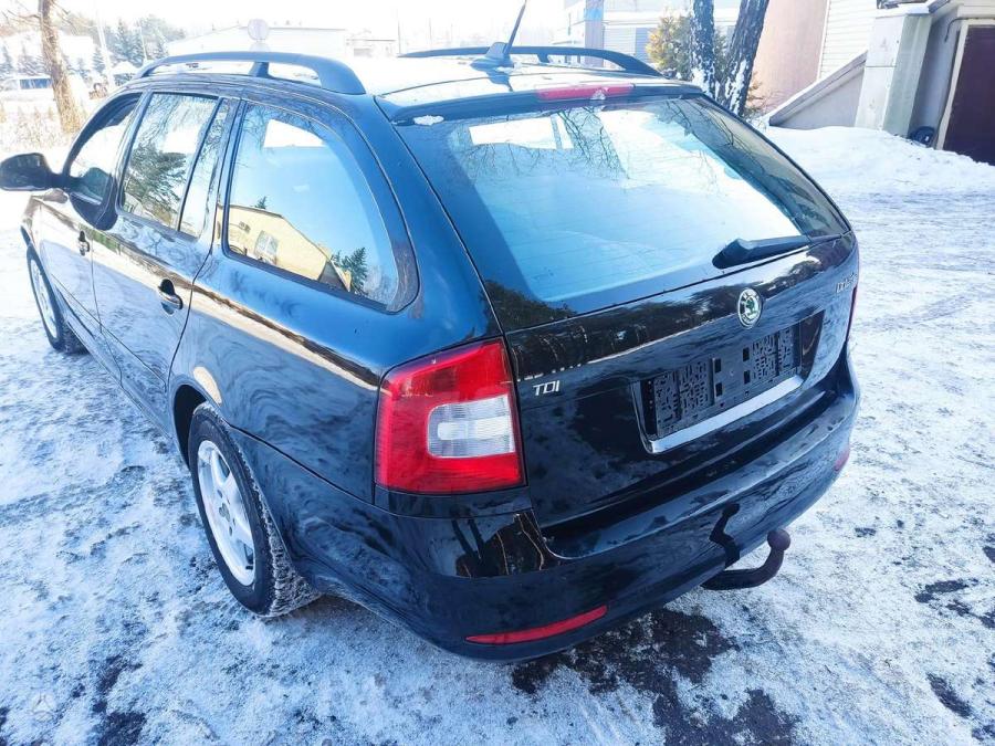 Melns Skoda Octavia 2010 Utena, ar dzinēja tilpumu 1.60 L un nobraukumu 268 tūkst. km par 3300 €, foto 13 vietnē AUTOMOTO.COM.LV
