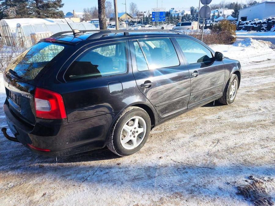 Melns Skoda Octavia 2010 Utena, ar dzinēja tilpumu 1.60 L un nobraukumu 268 tūkst. km par 3300 €, foto 22 vietnē AUTOMOTO.COM.LV
