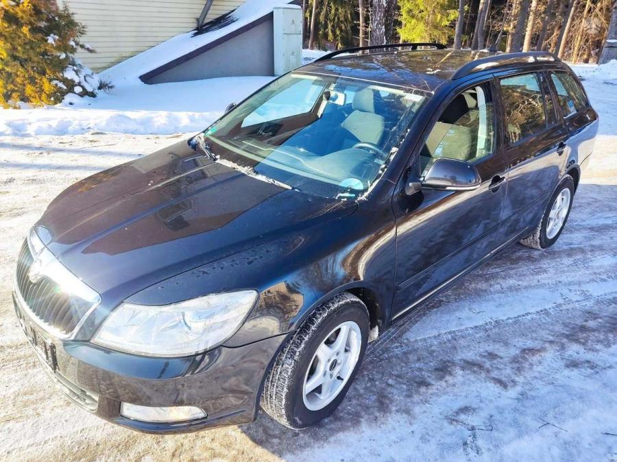 Melns Skoda Octavia 2010 Utena, ar dzinēja tilpumu 1.60 L un nobraukumu 268 tūkst. km par 3300 €, foto 24 vietnē AUTOMOTO.COM.LV