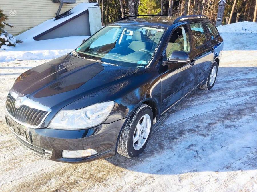 Melns Skoda Octavia 2010 Utena, ar dzinēja tilpumu 1.60 L un nobraukumu 268 tūkst. km par 3300 €, foto 25 vietnē AUTOMOTO.COM.LV