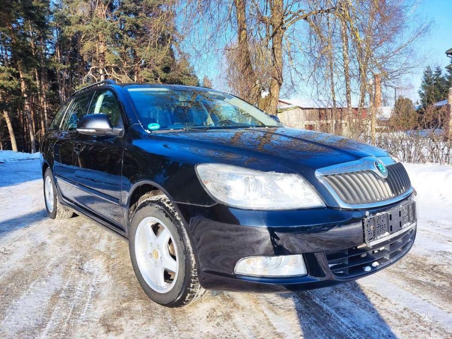Melns Skoda Octavia 2010 Utena, ar dzinēja tilpumu 1.60 L un nobraukumu 268 tūkst. km par 3300 €, foto 28 vietnē AUTOMOTO.COM.LV