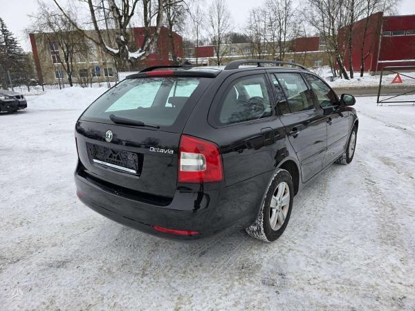 Black Skoda Octavia 2010 in Telschi, with an engine capacity of 1.20 L and mileage of 269 thousand km for 2950 €, photo 3 on AUTOMOTO.COM.LV