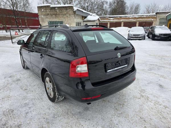 Black Skoda Octavia 2010 in Telschi, with an engine capacity of 1.20 L and mileage of 269 thousand km for 2950 €, photo 4 on AUTOMOTO.COM.LV