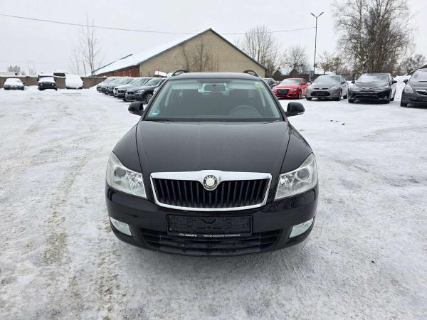 Black Skoda Octavia 2010 in Telschi, with an engine capacity of 1.20 L and mileage of 269 thousand km for 2950 €, photo 5 on AUTOMOTO.COM.LV