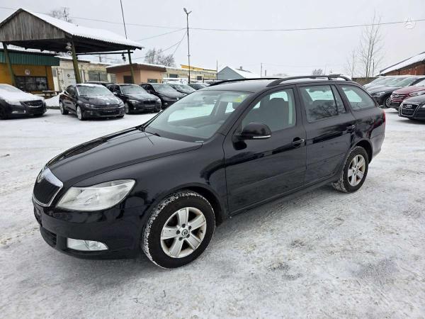 Black Skoda Octavia 2010 in Telschi, with an engine capacity of 1.20 L and mileage of 269 thousand km for 2950 €, photo 7 on AUTOMOTO.COM.LV