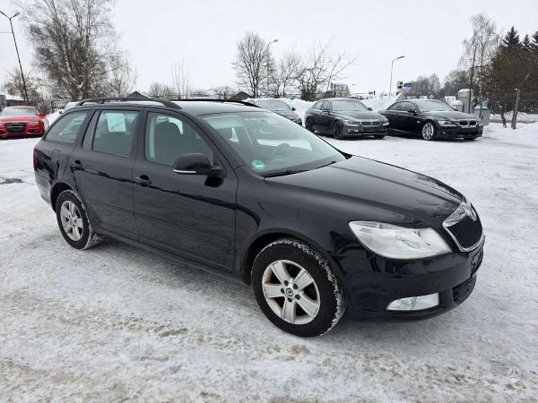 Black Skoda Octavia 2010 in Telschi, with an engine capacity of 1.20 L and mileage of 269 thousand km for 2950 €, photo 8 on AUTOMOTO.COM.LV