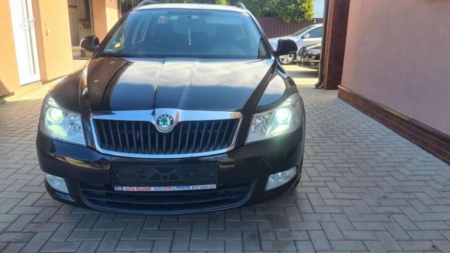 Black Skoda Octavia 2010 in Vilnius, with an engine capacity of 1.59 L and mileage of 292 thousand km for 3800 €, photo 1 on AUTOMOTO.COM.LV