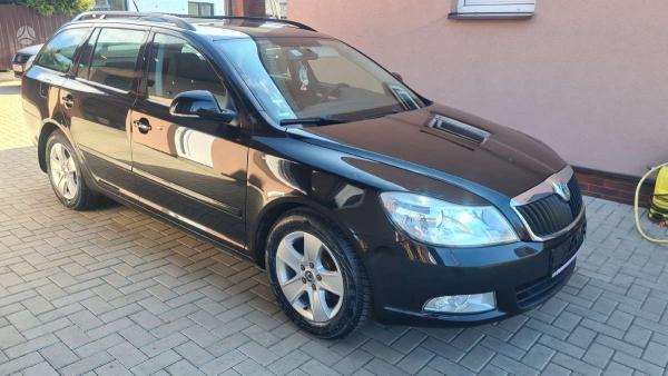 Black Skoda Octavia 2010 in Vilnius, with an engine capacity of 1.59 L and mileage of 292 thousand km for 3800 €, photo 2 on AUTOMOTO.COM.LV