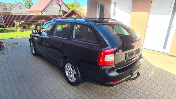 Black Skoda Octavia 2010 in Vilnius, with an engine capacity of 1.59 L and mileage of 292 thousand km for 3800 €, photo 5 on AUTOMOTO.COM.LV